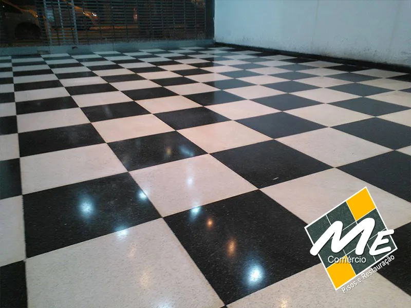 Instalação e restauração de revestimentos de pisos fulge e granilite